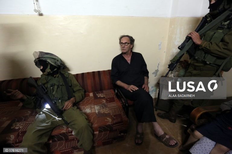 Cineasta palestiniano Mohammad Bakri, conhecido por “Jenin, Jenin ...